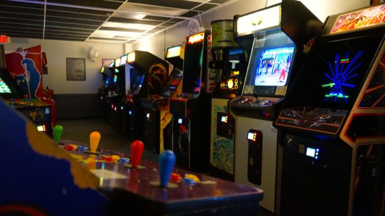 Classic Arcade Games & Pinball Lineup | Pinballz Original